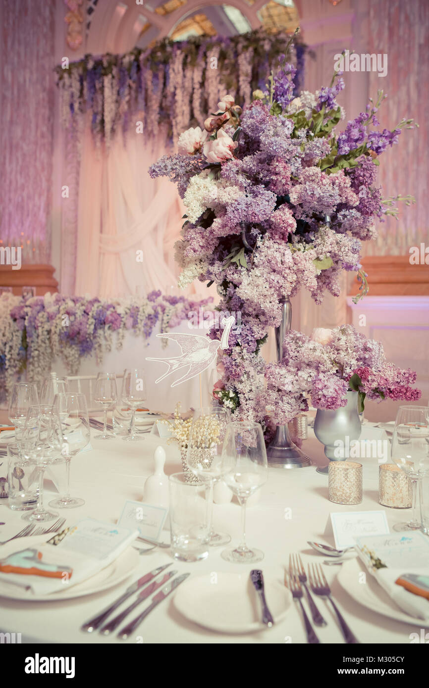 Table setting in lilac hi-res stock photography and images - Alamy