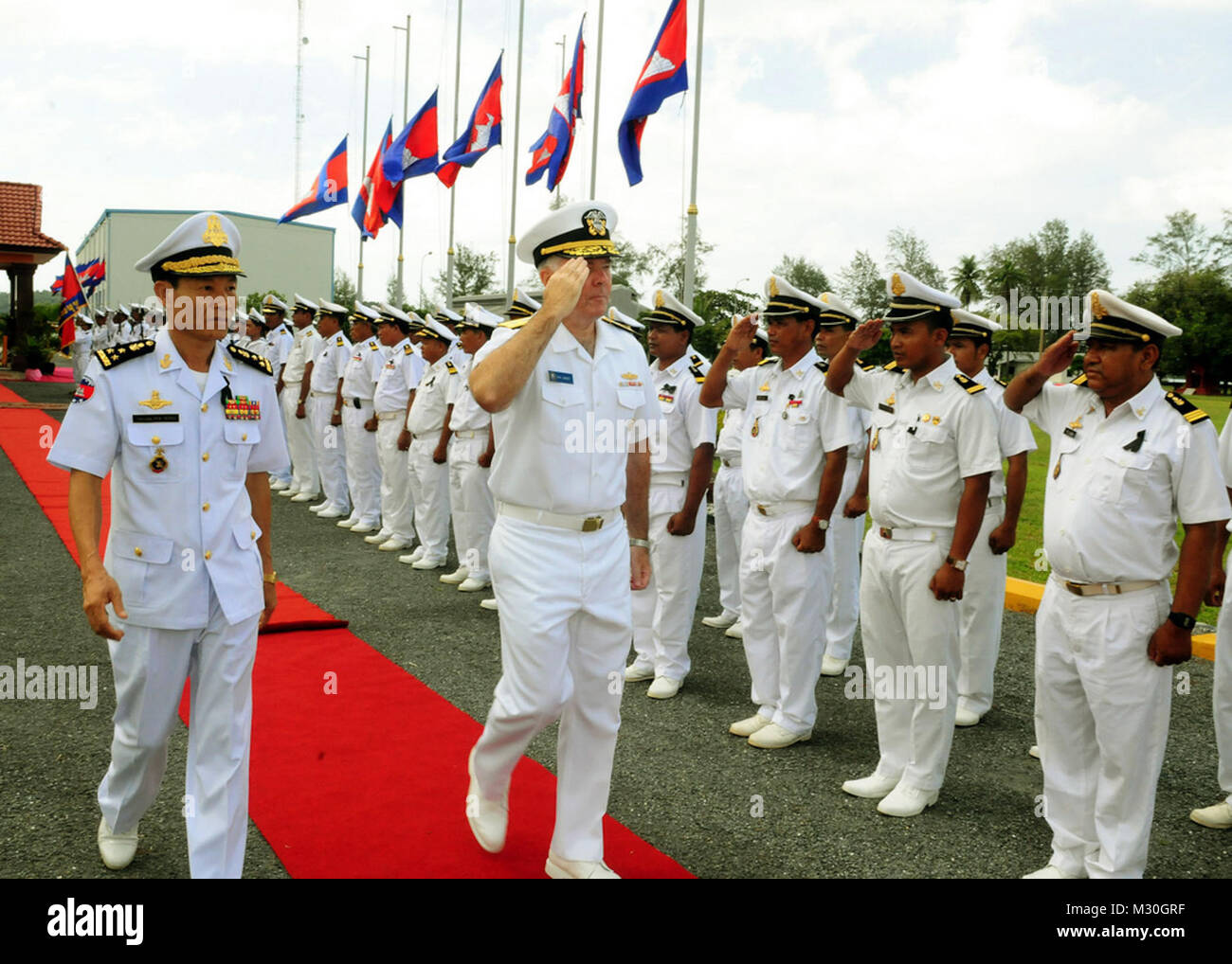 Royal navy sailor salutes hi-res stock photography and images - Alamy