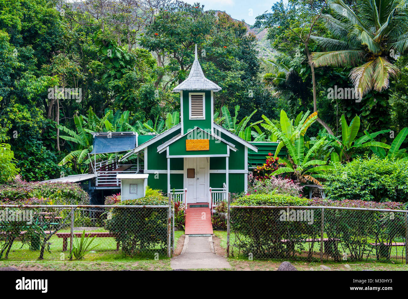 Tiny Ierusalema Hou Church, Halawa Bay on the island of Molokai, Hawaii ...