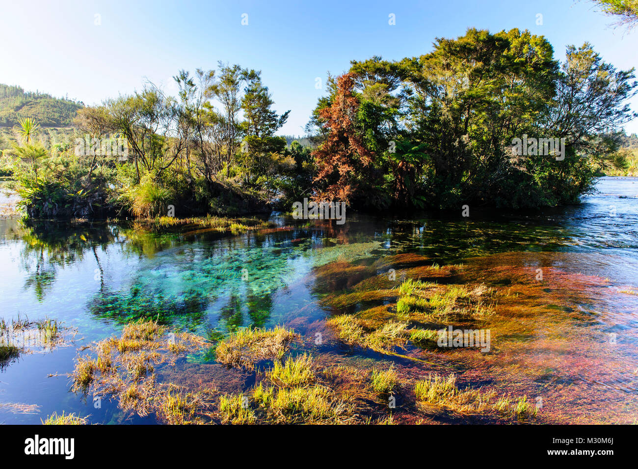 Clearest lake in the world High Resolution Stock Photography and Images ...