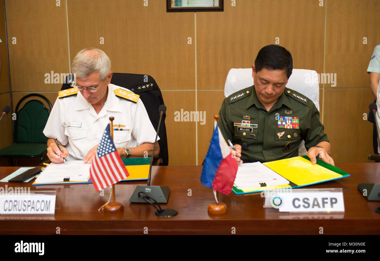 ADM Locklear, USPACOM, and Gen. Dellosa, Armed Forces of the ...