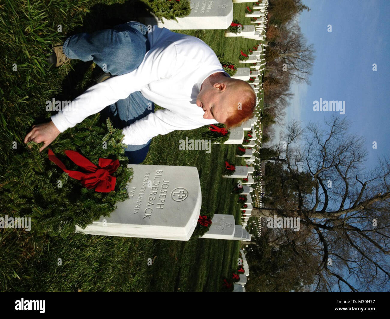 Wreaths Across America 04 by First Army Division East Stock Photo - Alamy