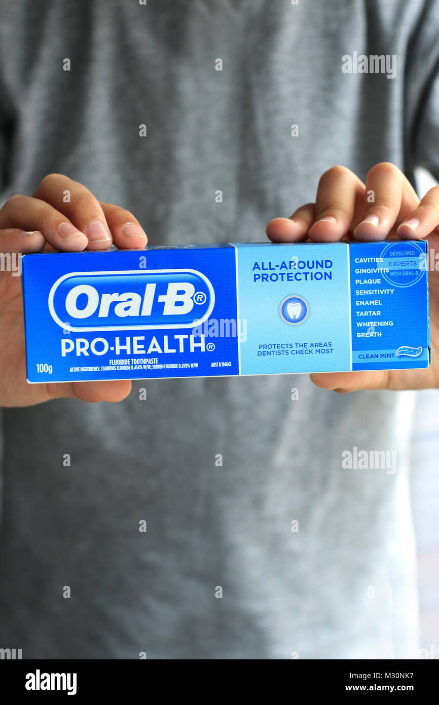 Oral b toothpaste hi-res stock photography and images - Alamy