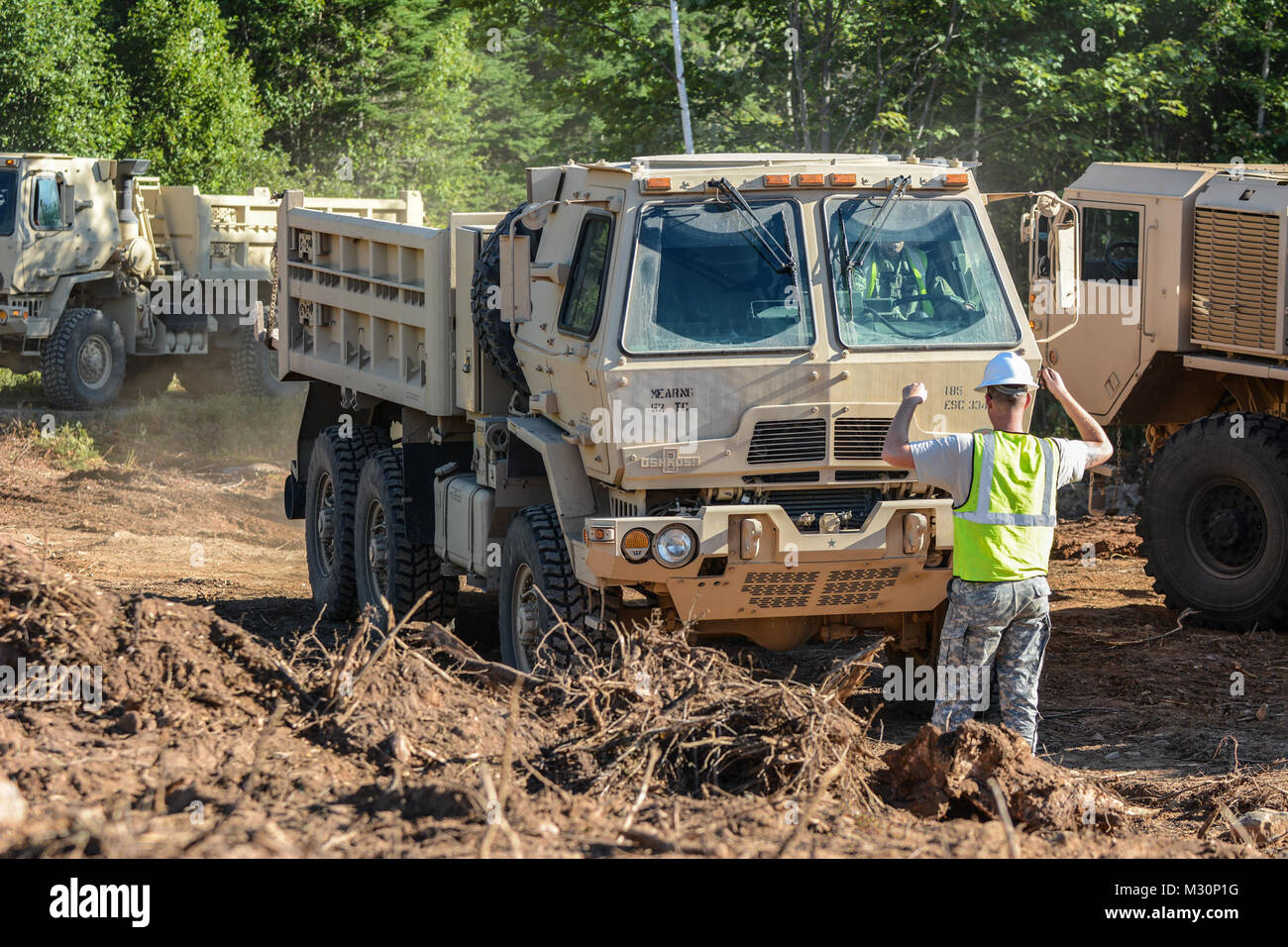 Soldiers from the 185th Engineer Support Company of the Maine Army ...