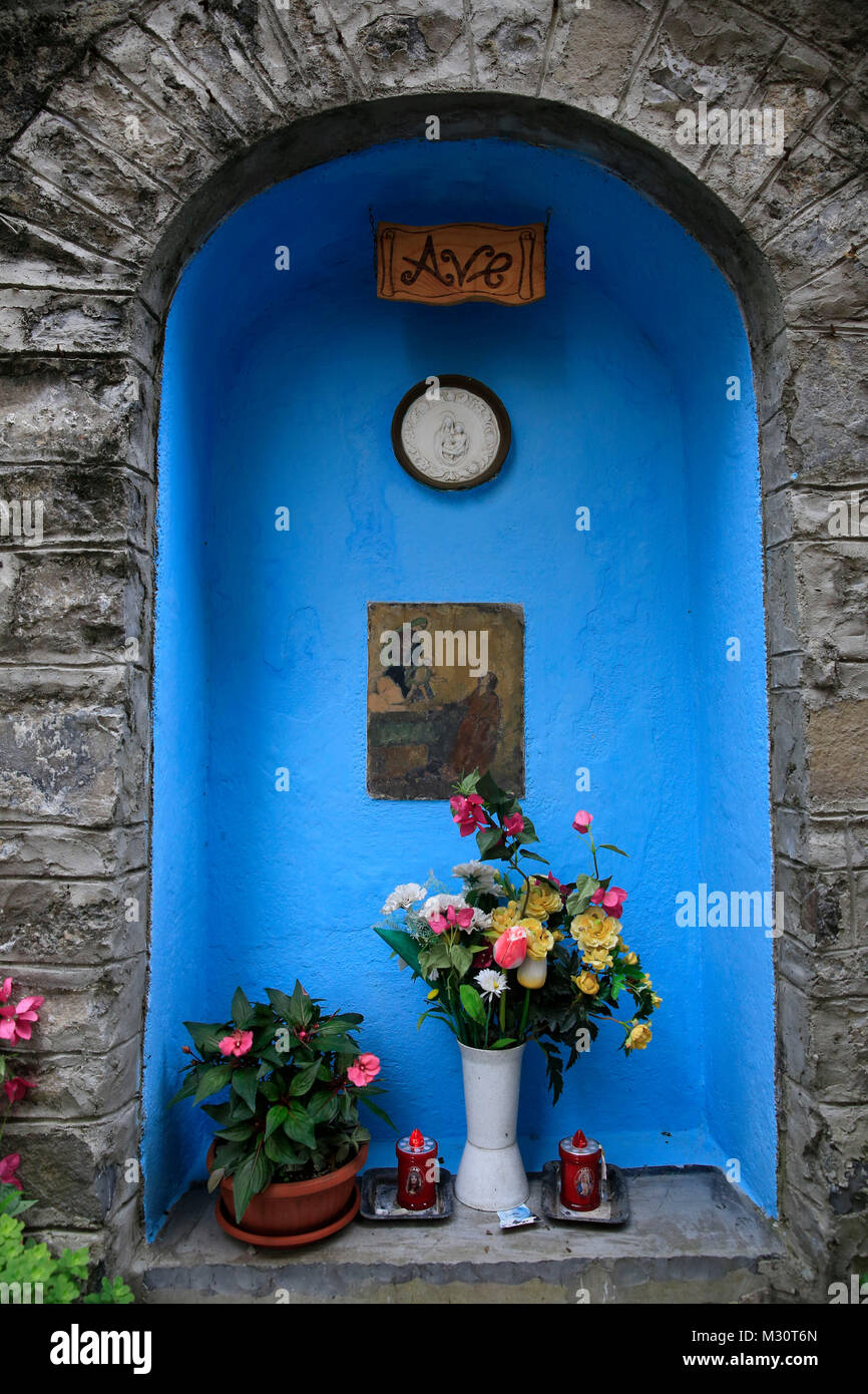 Small altar in como at lake como hi-res stock photography and images ...