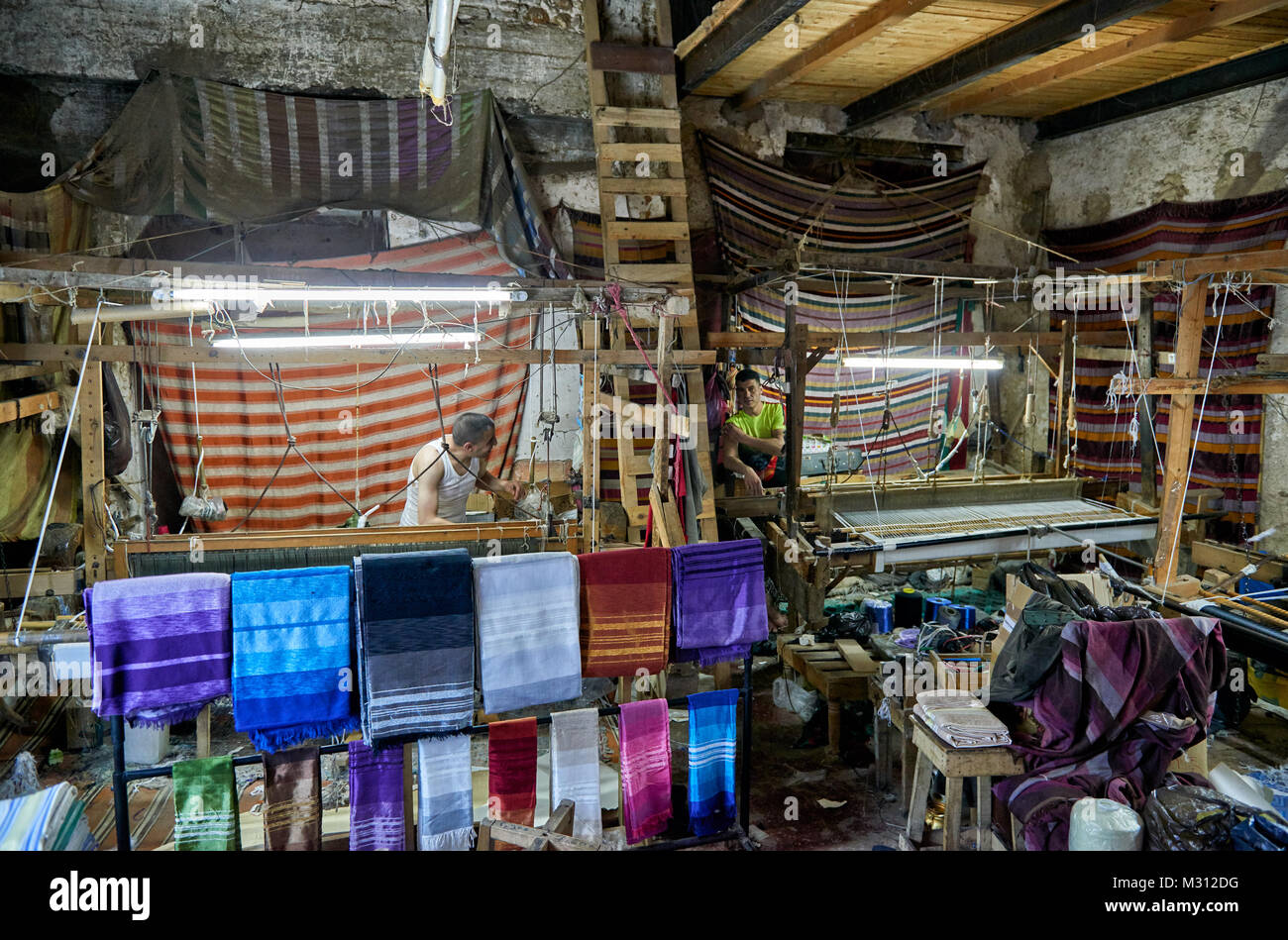 Medina weaving hi-res stock photography and images - Alamy