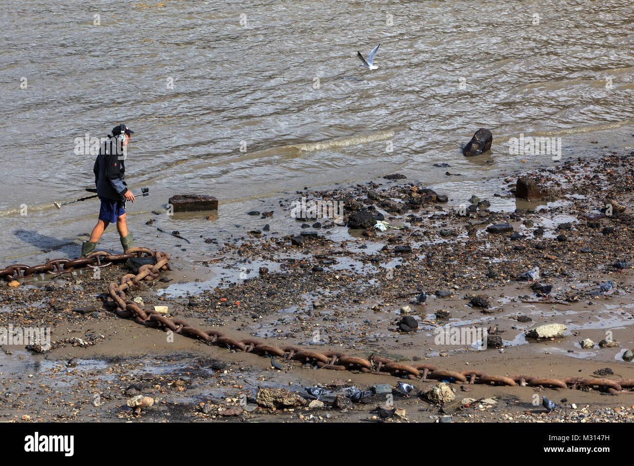 Mudlarks hi-res stock photography and images - Alamy