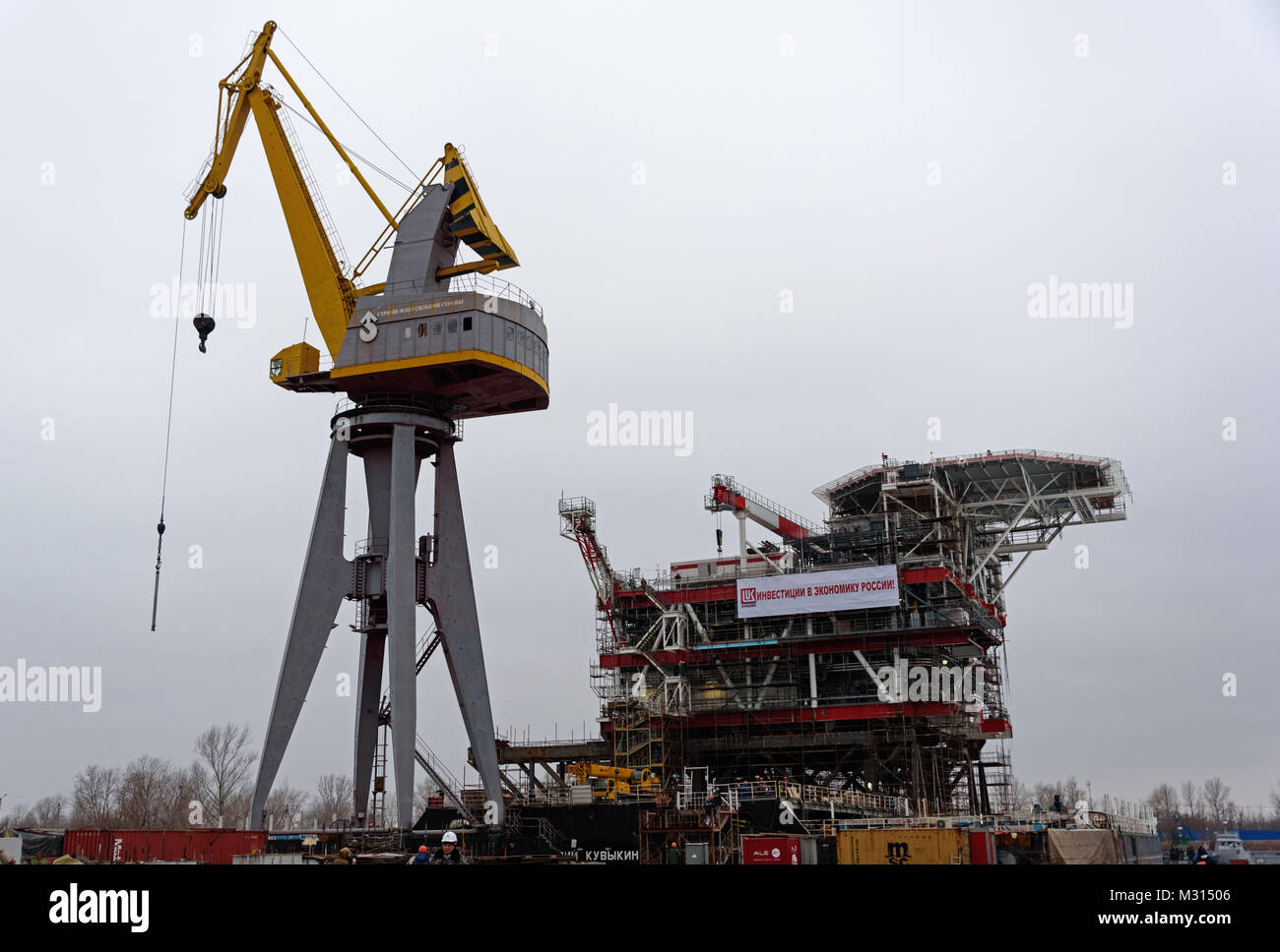 Oil rig construction hi-res stock photography and images - Alamy