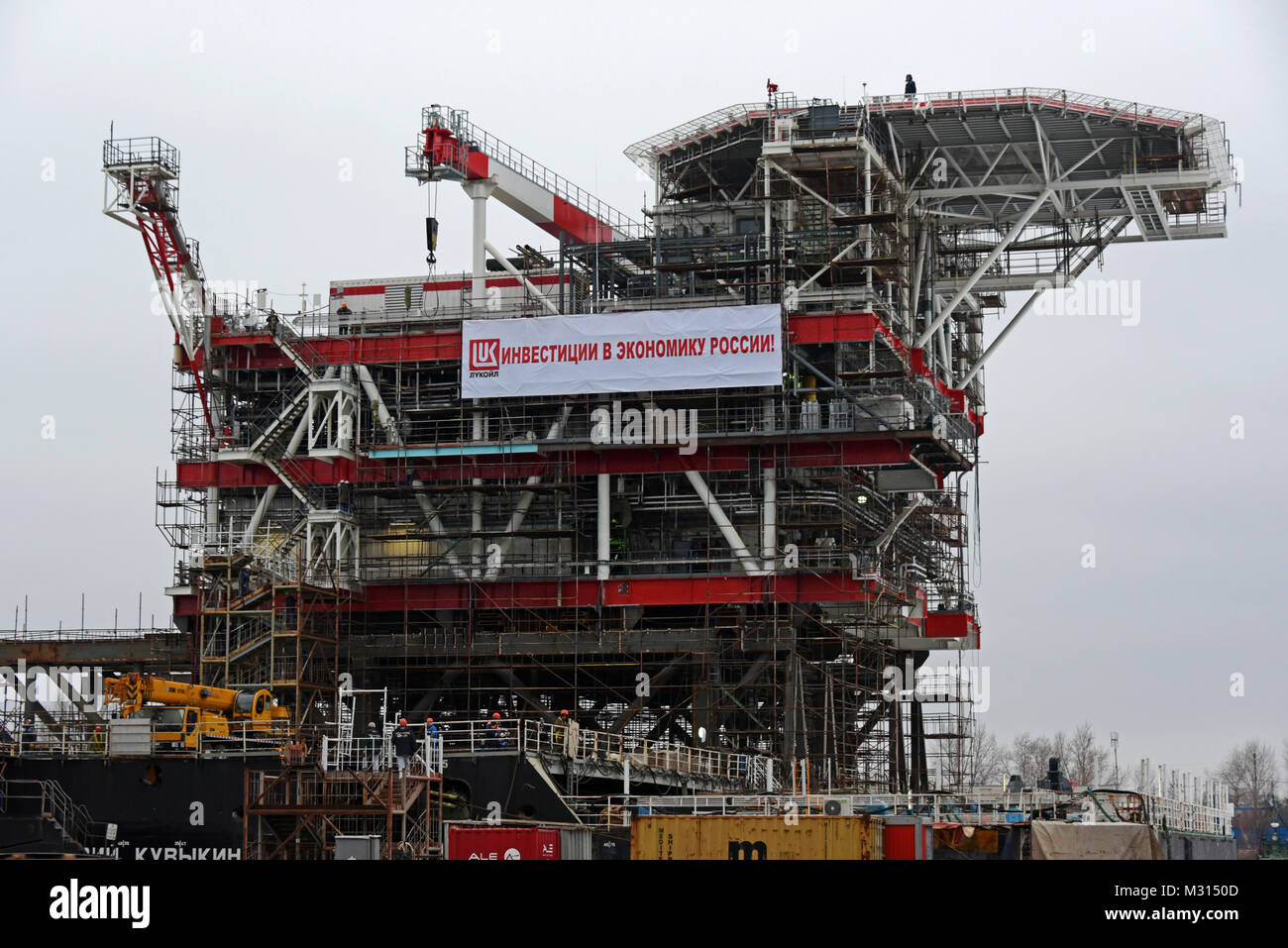 Oil rig construction hi-res stock photography and images - Alamy