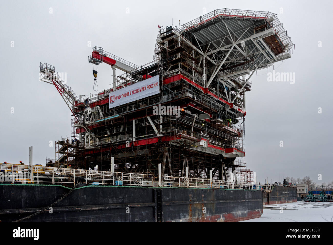Construction and assembly of the top side of the wellhead platform for ...