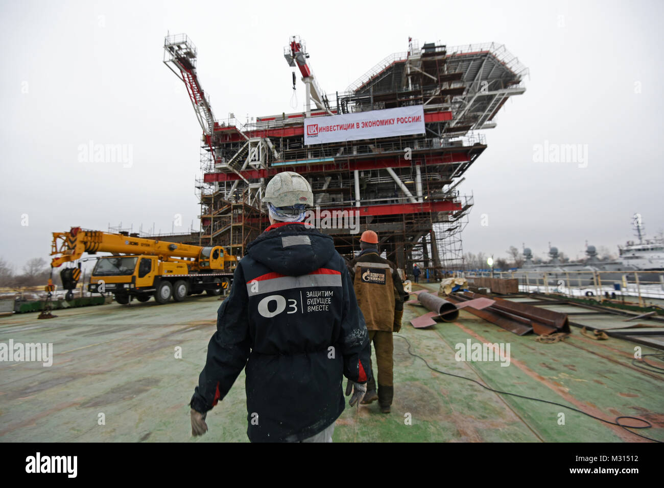 Construction and assembly of the top side of the wellhead platform for ...