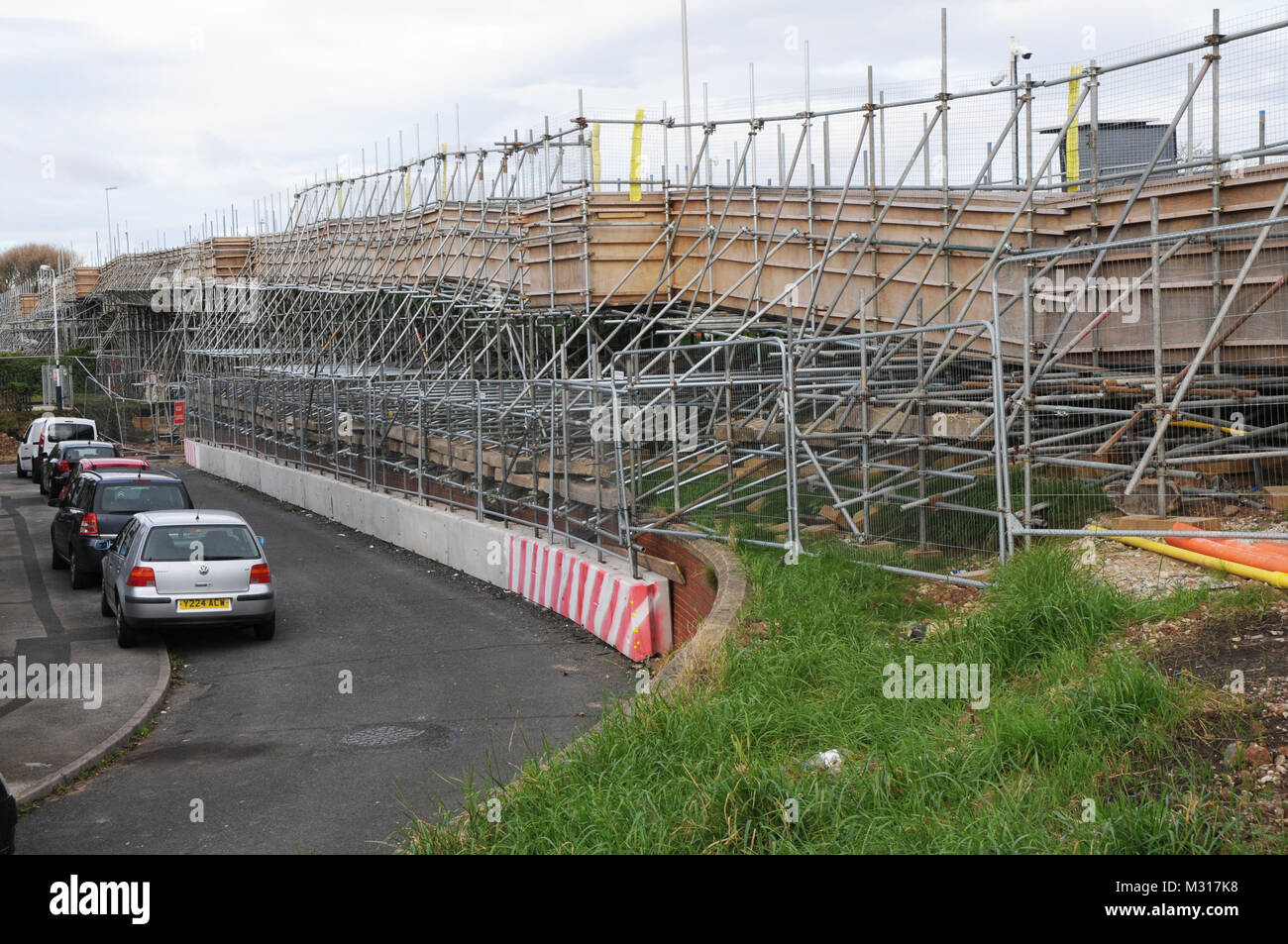 Walkway steel construction hi-res stock photography and images - Alamy