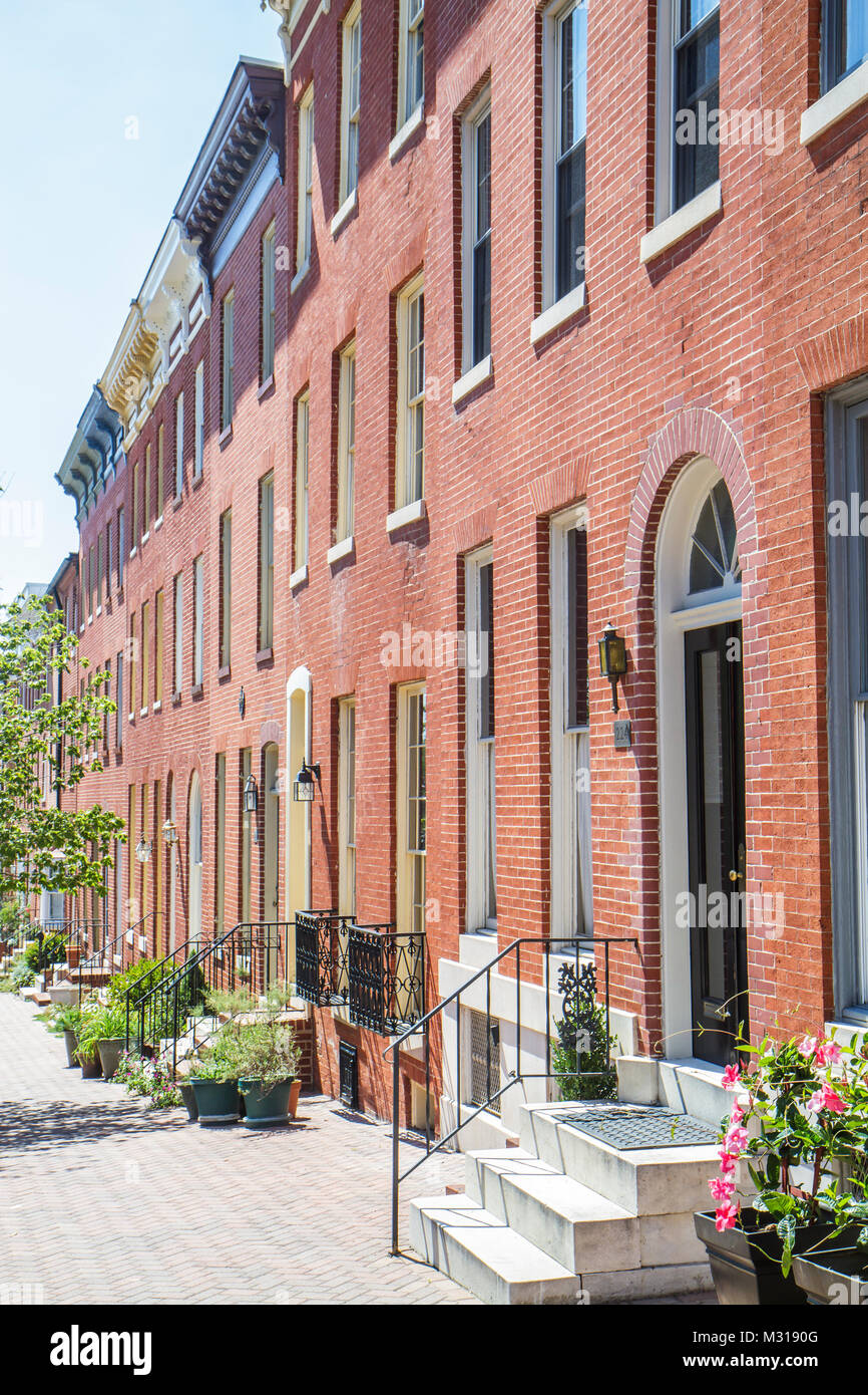 Baltimore brick houses in a row hi-res stock photography and images - Alamy