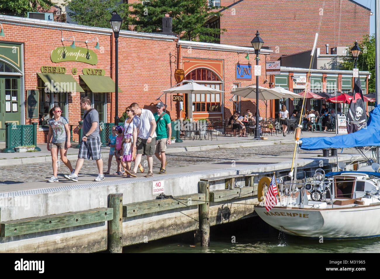 Baltimore Marylandfells Pointpatapsco Riverportwaterfrontdistrictbakerystreetsidewalk
