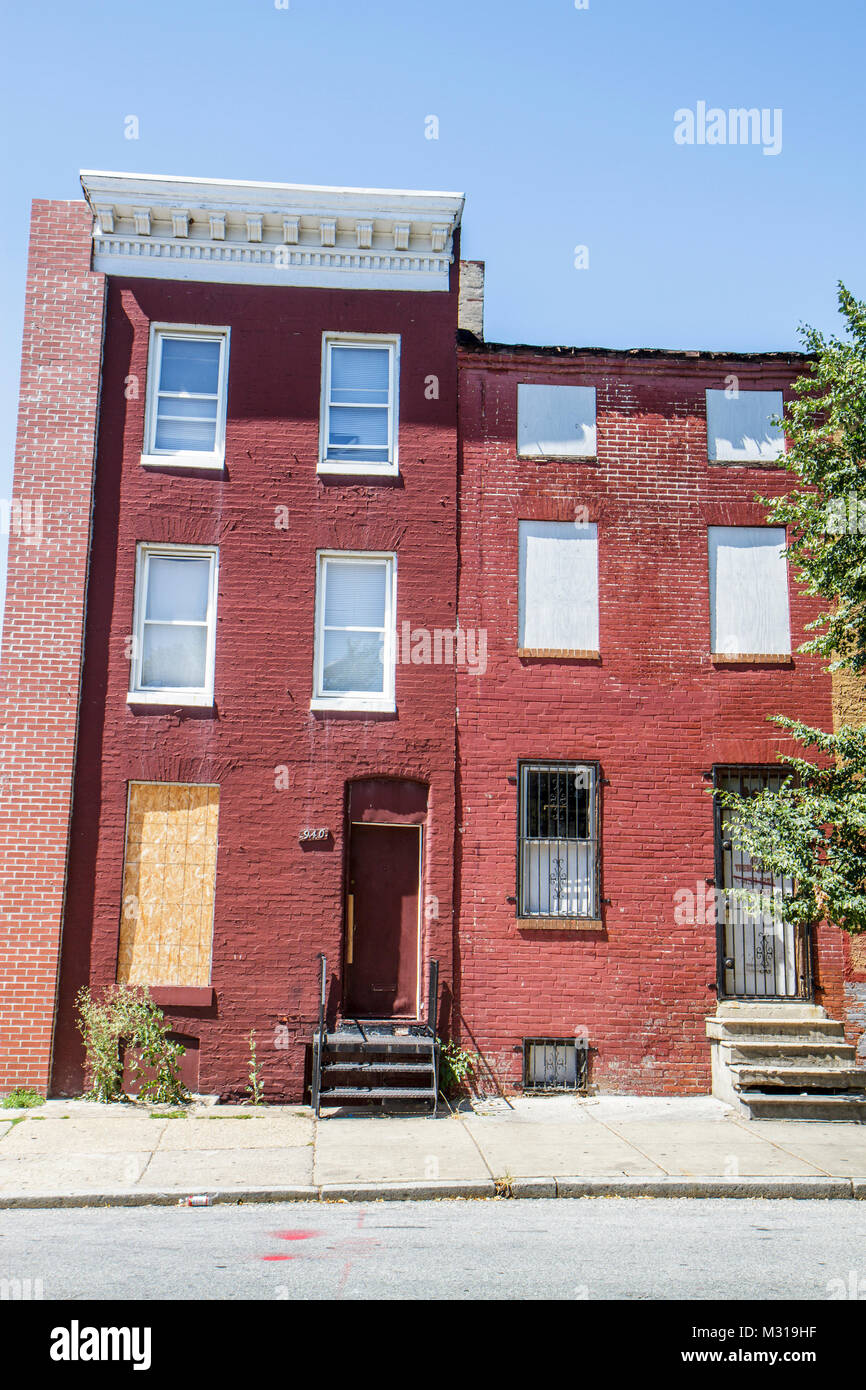 Baltimore row houses abandoned hi-res stock photography and images - Alamy