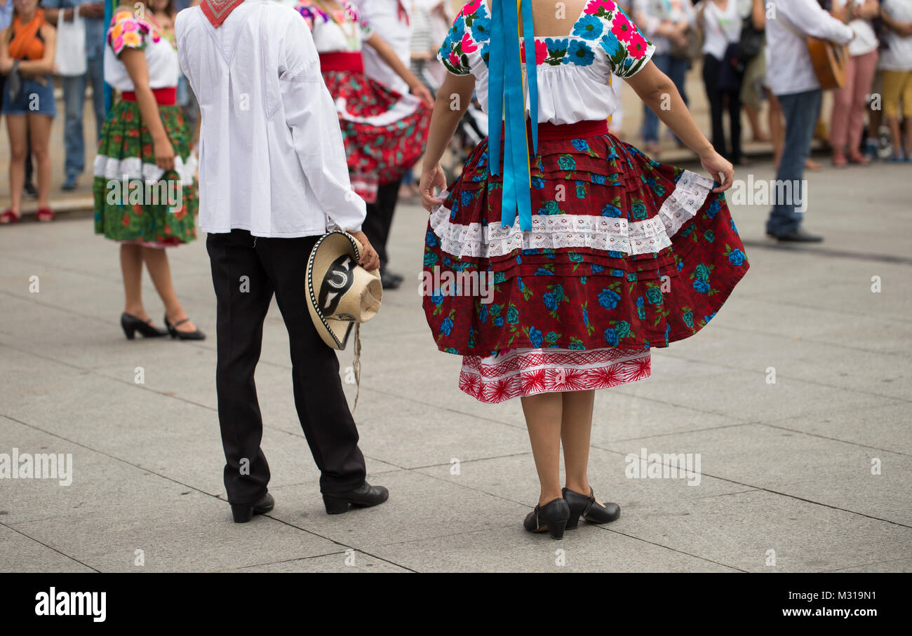 Mexican folk dance group Stock Photo - Alamy