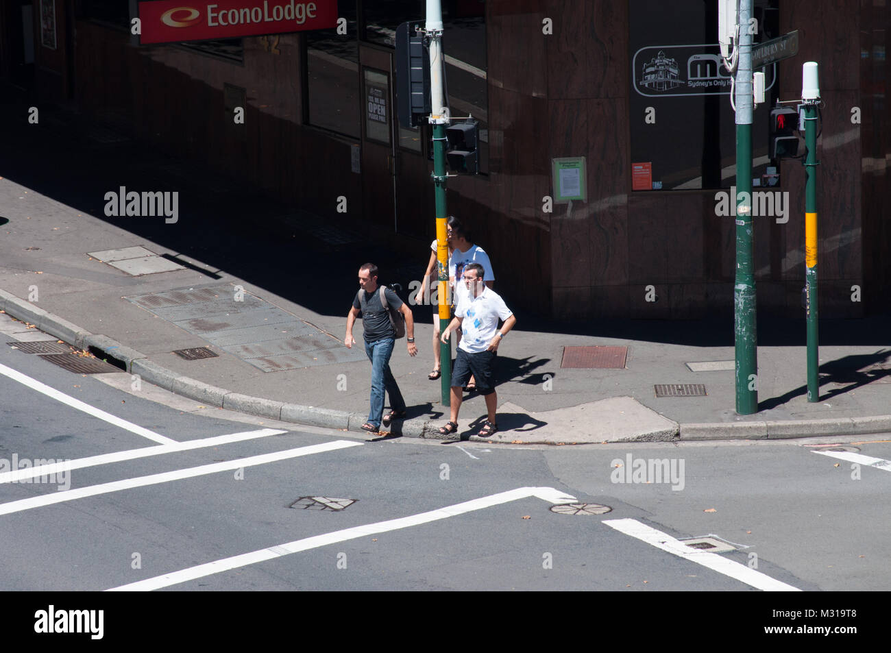 People Crossing A City Street Stock Photo - Alamy
