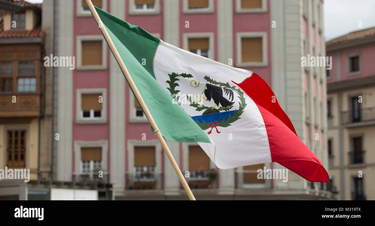 Mexican flag eagle hi-res stock photography and images - Alamy