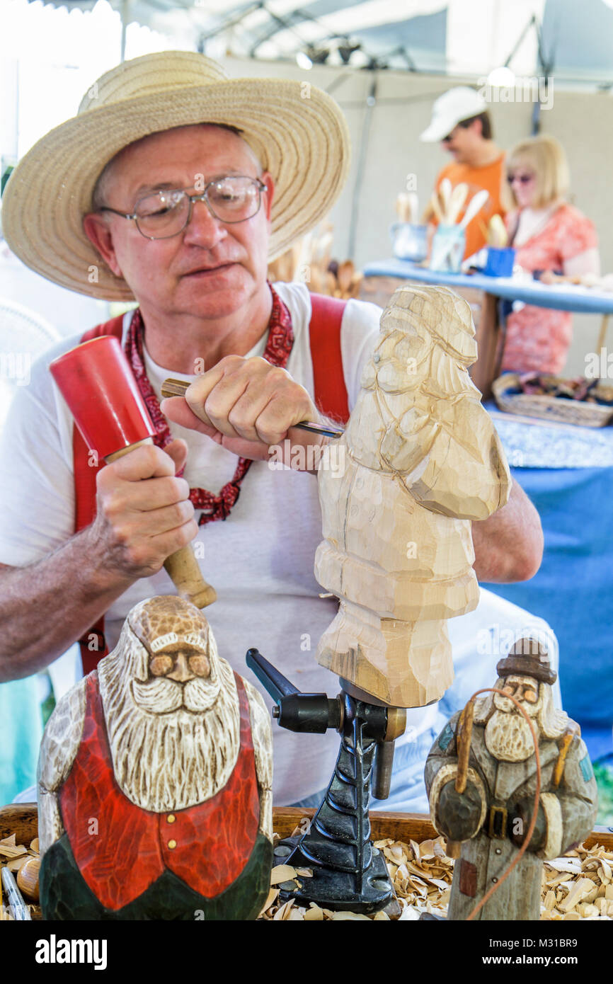 Male carving wood hi-res stock photography and images - Alamy