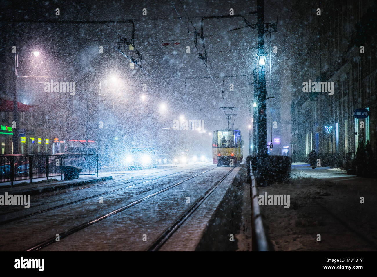 Severe frost people waiting hi-res stock photography and images - Alamy