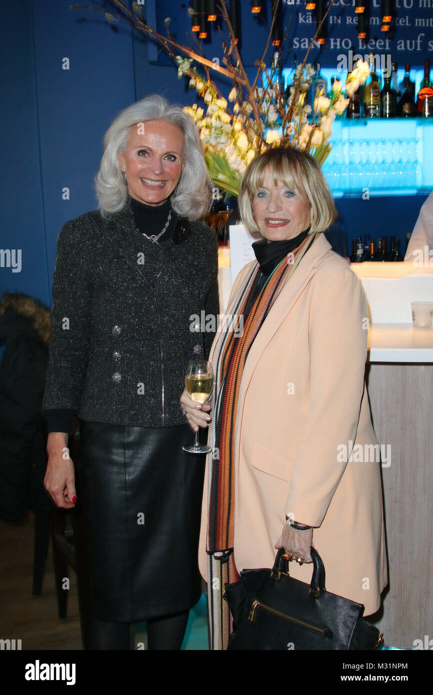 Mizu restaurant hi-res stock photography and images - Alamy