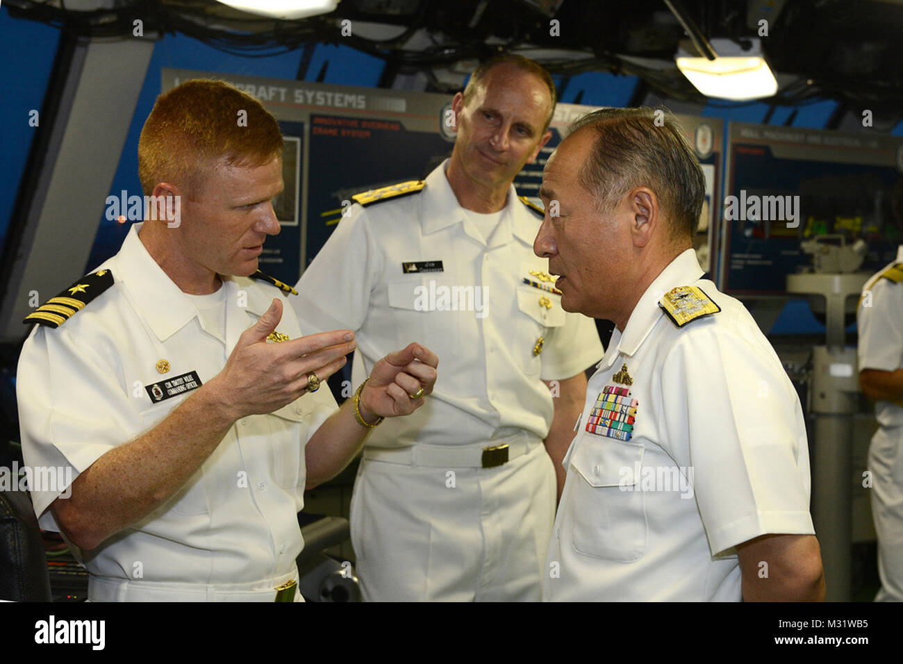 USS Freedom commanding officer meets the Chief of Staff of the Japan ...