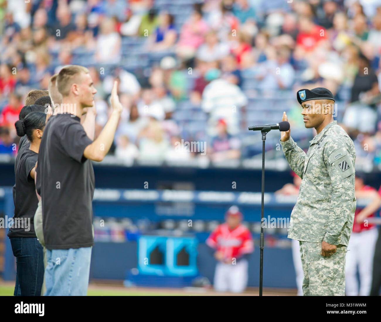 Future Soldiers swear in at the Braves game by Georgia National Guard ...