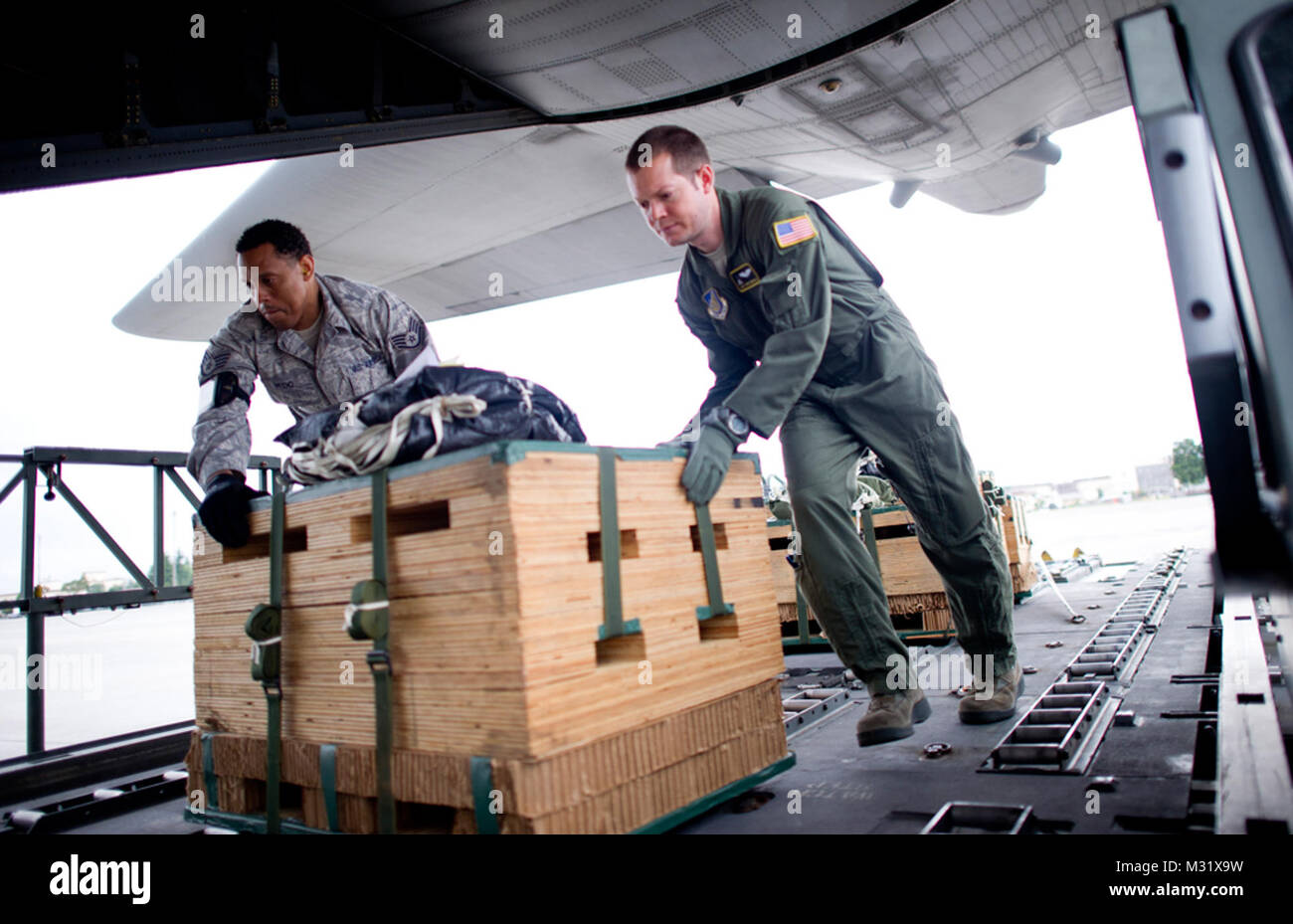 LCLA bundle from the Halverson 25K loader to a C-130 aircraft by #PACOM ...