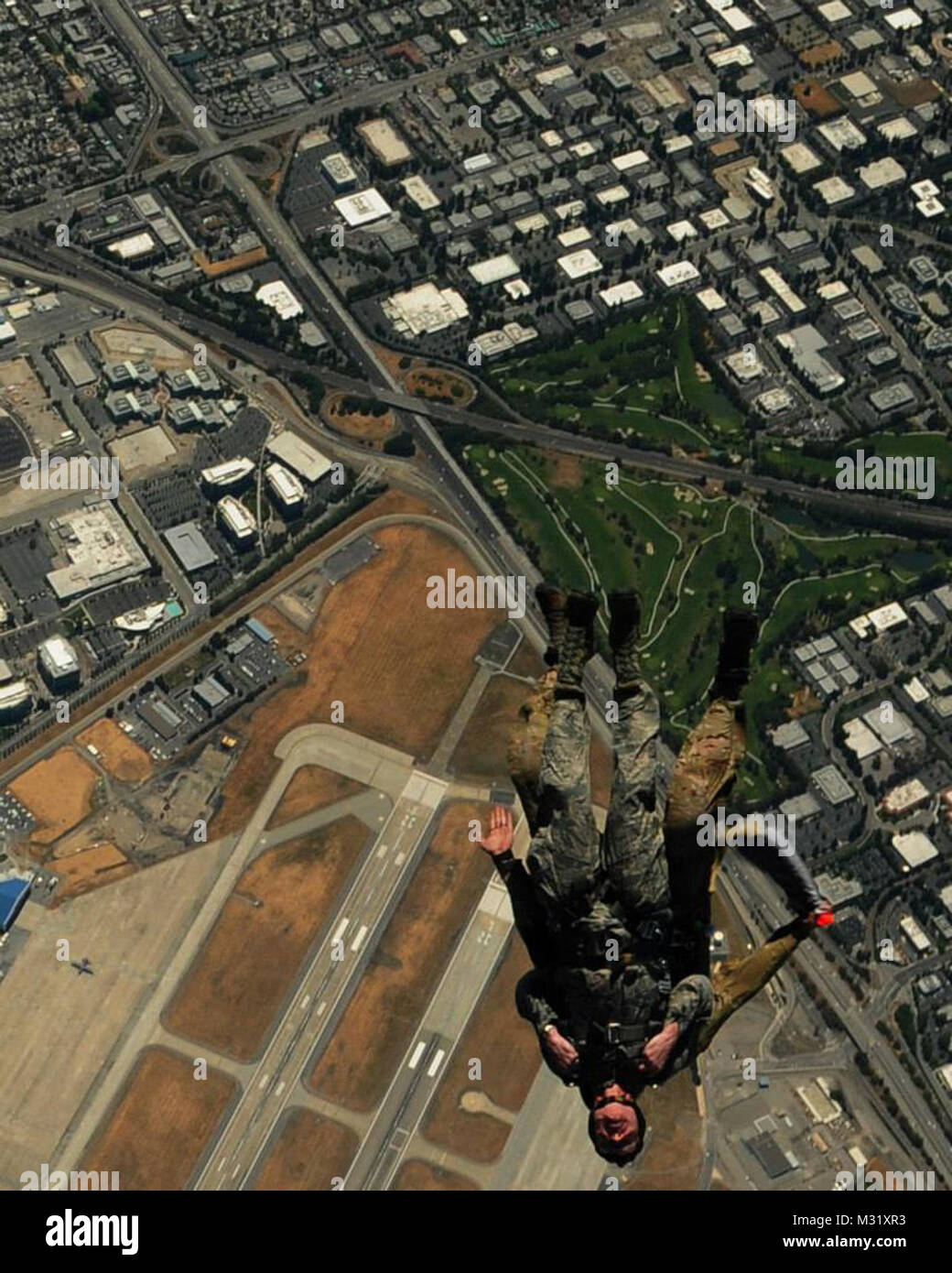 Pararescuemen tandem jump by The National Guard Stock Photo - Alamy