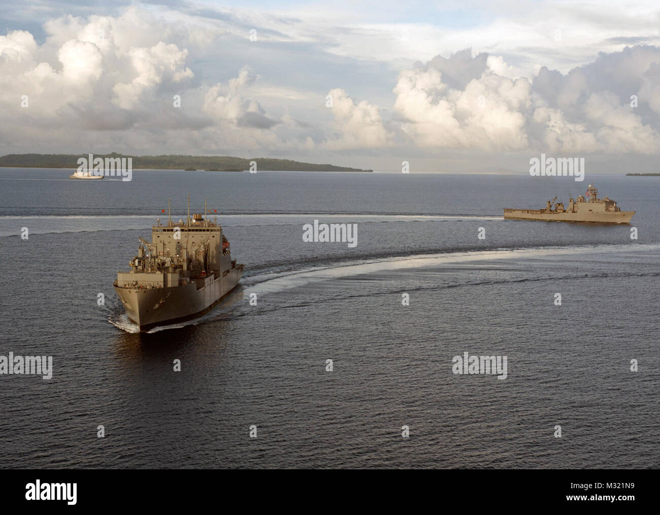 Usns mathew perry hi-res stock photography and images - Alamy