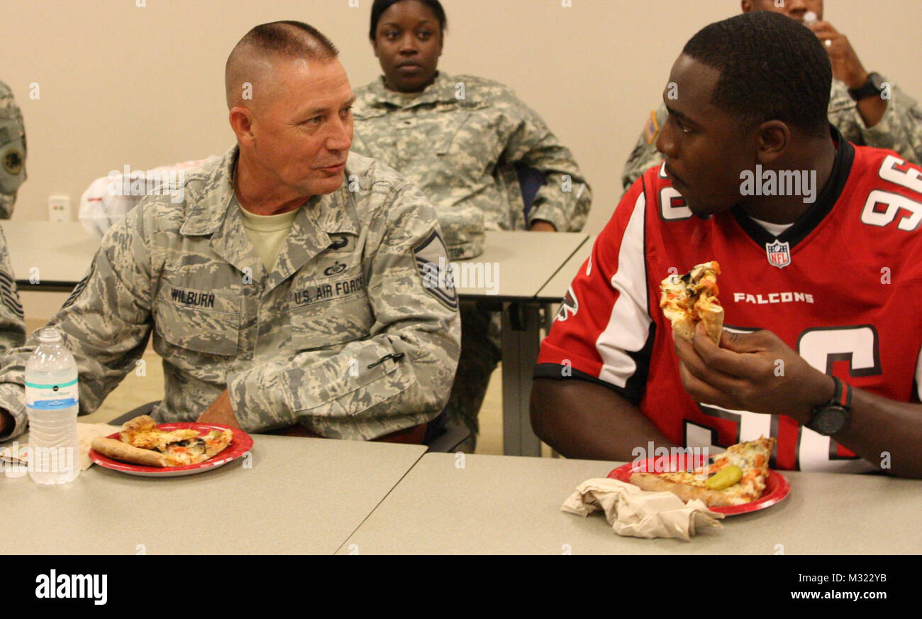 Georgia National Guard combat veterans eat lunch with Falcons players ...