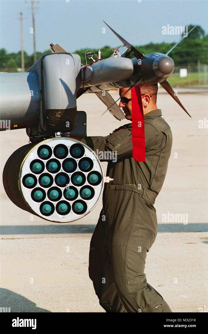 AH1Z super cobra at patuxent river md. 6/2001 Photo by Matthew J Thomas ...