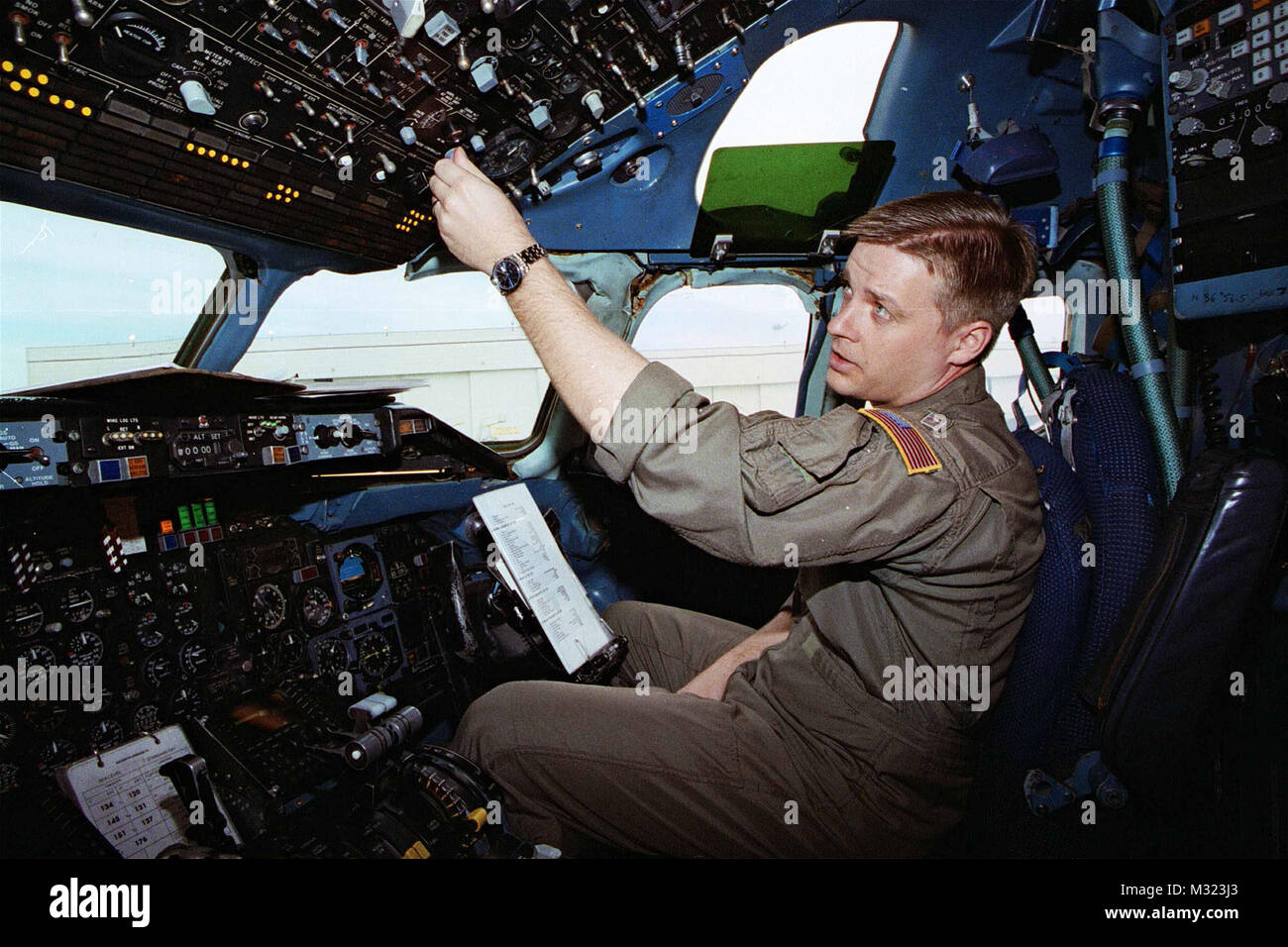 Flight with vr-56. march 27, 2002. to beufort SC pilot- Lt mike gravitt ...