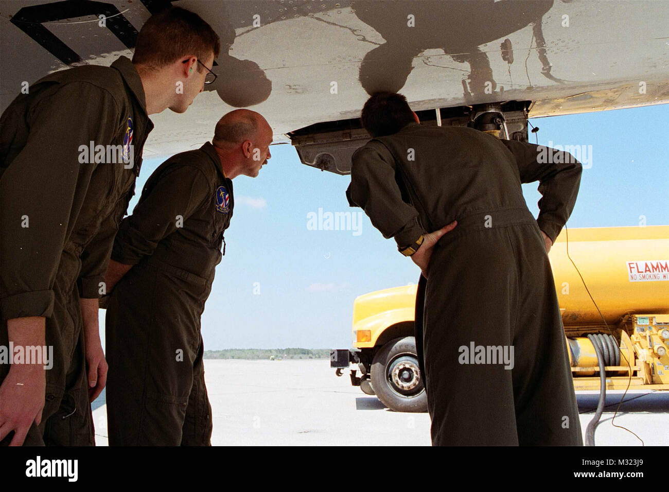 Flight with vr-56. march 27, 2002. to beufort SC pilot- Lt mike gravitt ...