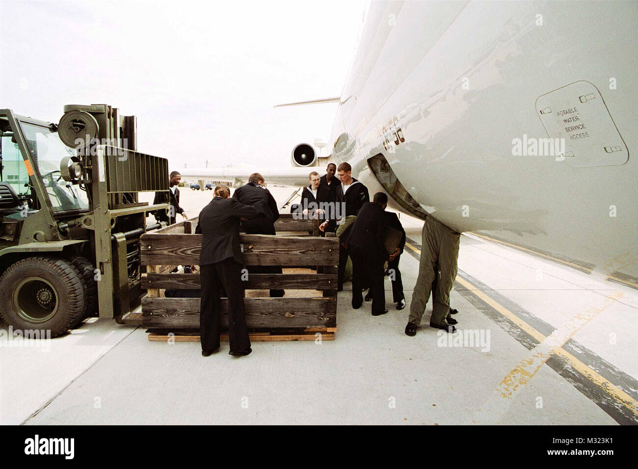 Flight with vr-56. march 27, 2002. to beufort SC pilot- Lt mike gravitt ...