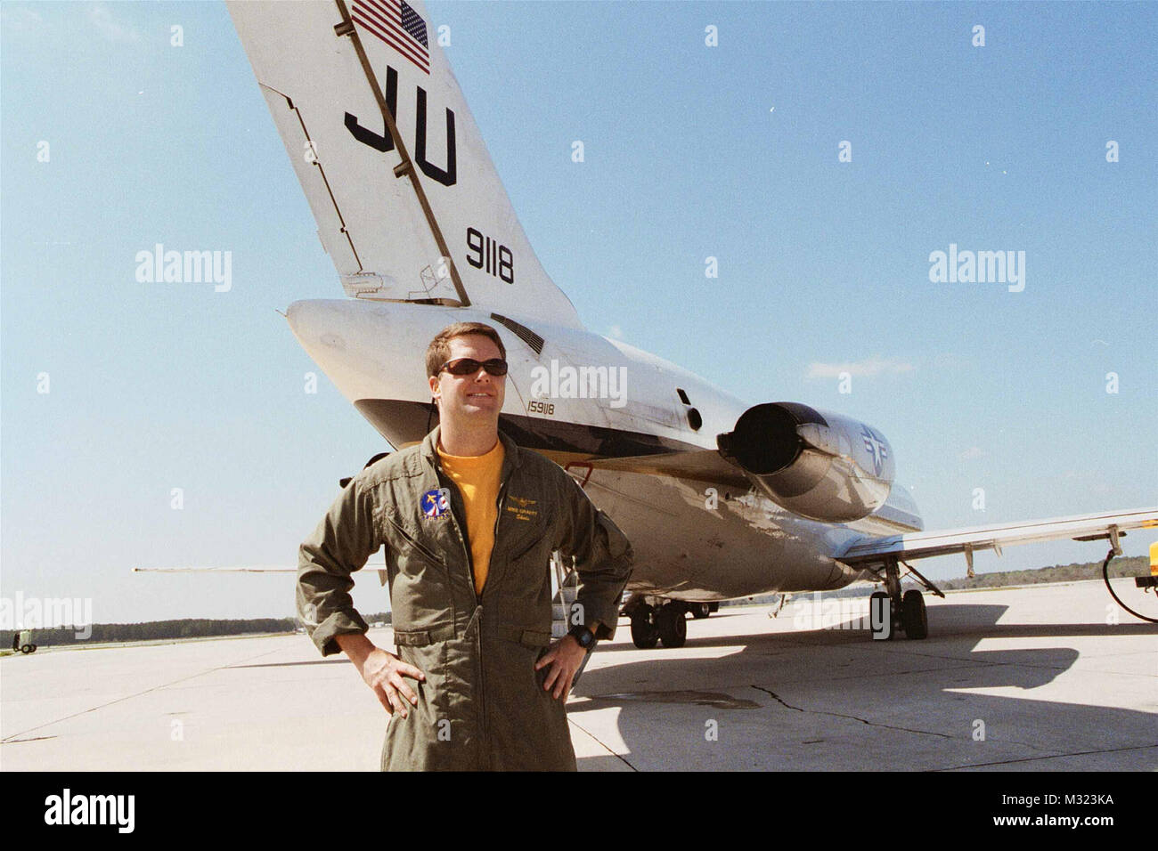 Flight with vr-56. march 27, 2002. to beufort SC pilot- Lt mike gravitt ...