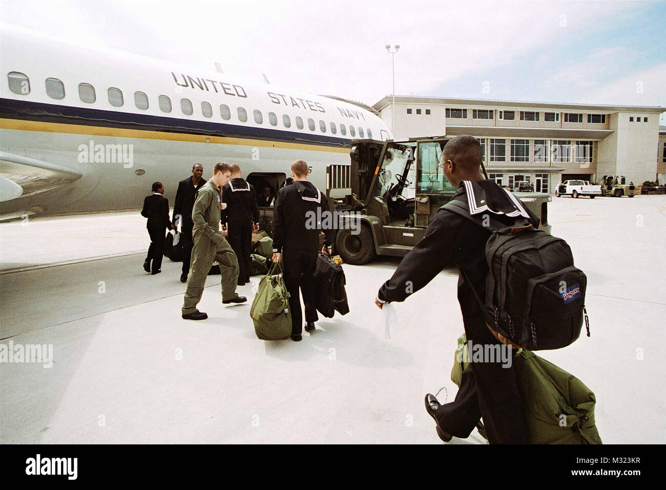 Flight with vr-56. march 27, 2002. to beufort SC pilot- Lt mike gravitt ...