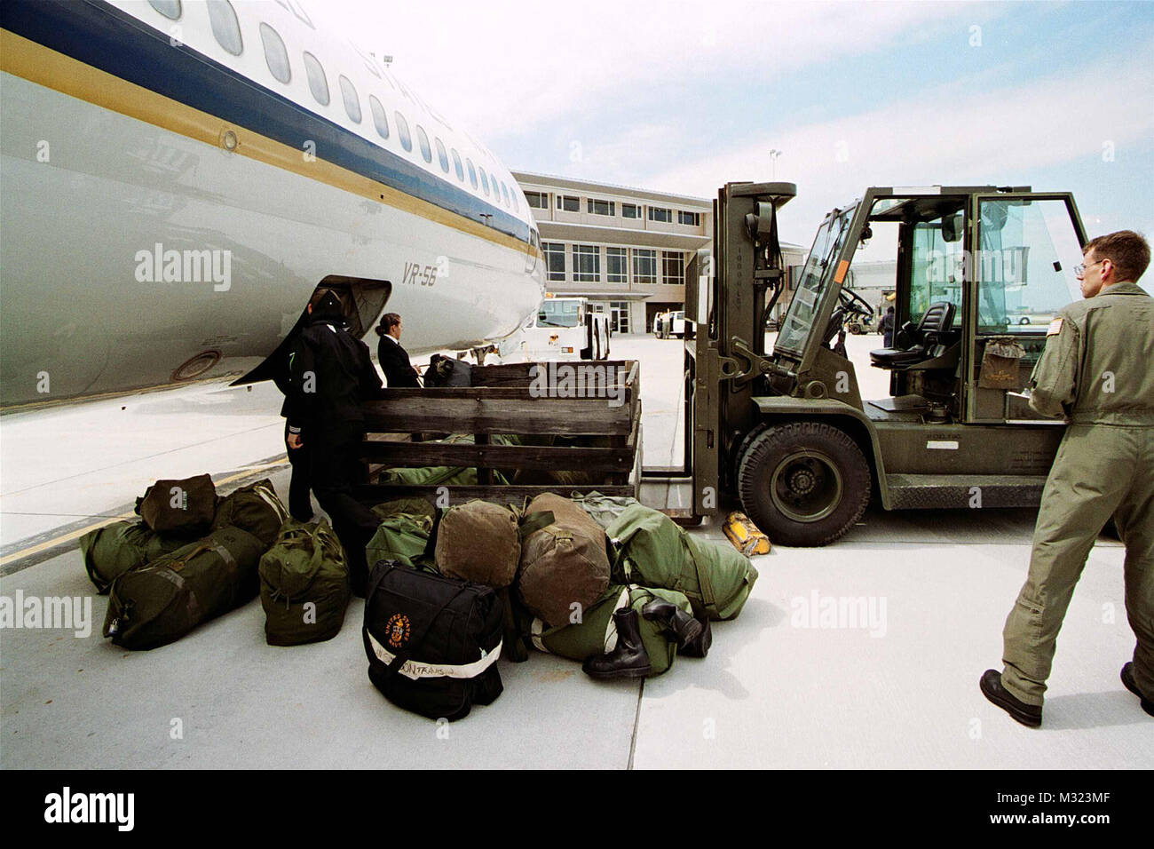 Flight with vr-56. march 27, 2002. to beufort SC pilot- Lt mike gravitt ...
