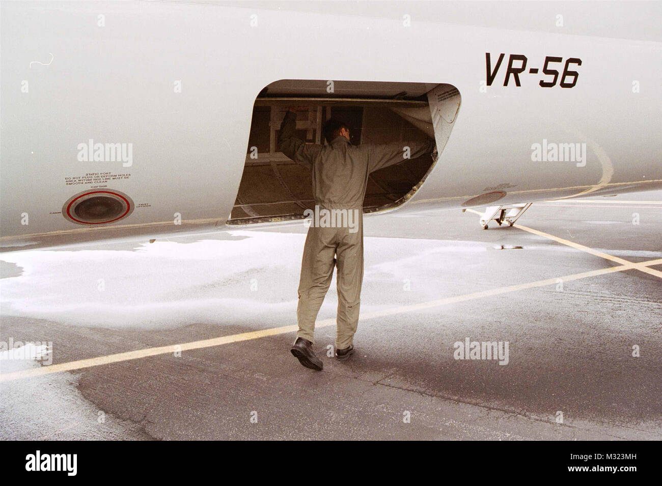 Flight with vr-56. march 27, 2002. to beufort SC pilot- Lt mike gravitt ...
