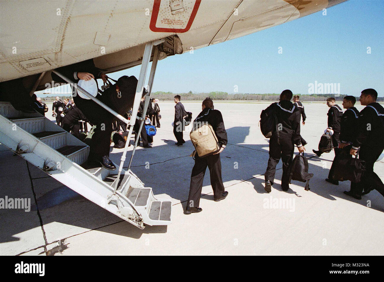 Flight with vr-56. march 27, 2002. to beufort SC pilot- Lt mike gravitt ...
