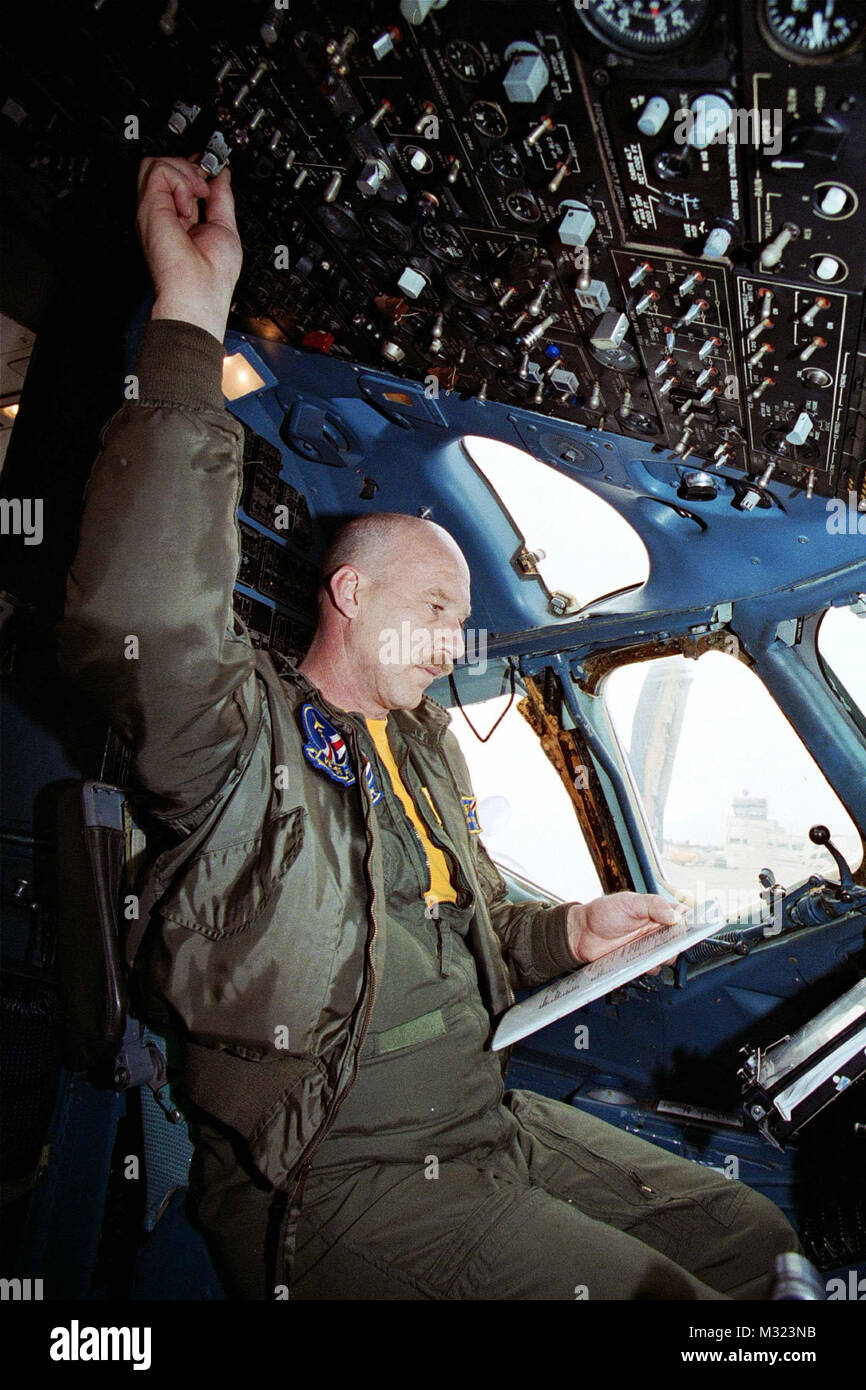 Flight with vr-56. march 27, 2002. to beufort SC pilot- Lt mike gravitt ...