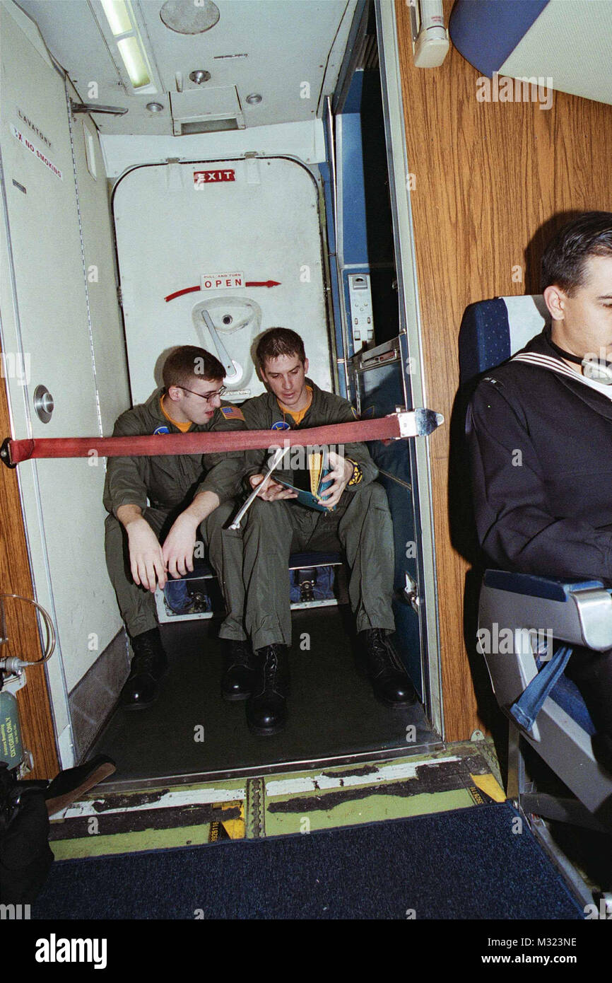 Flight with vr-56. march 27, 2002. to beufort SC pilot- Lt mike gravitt ...