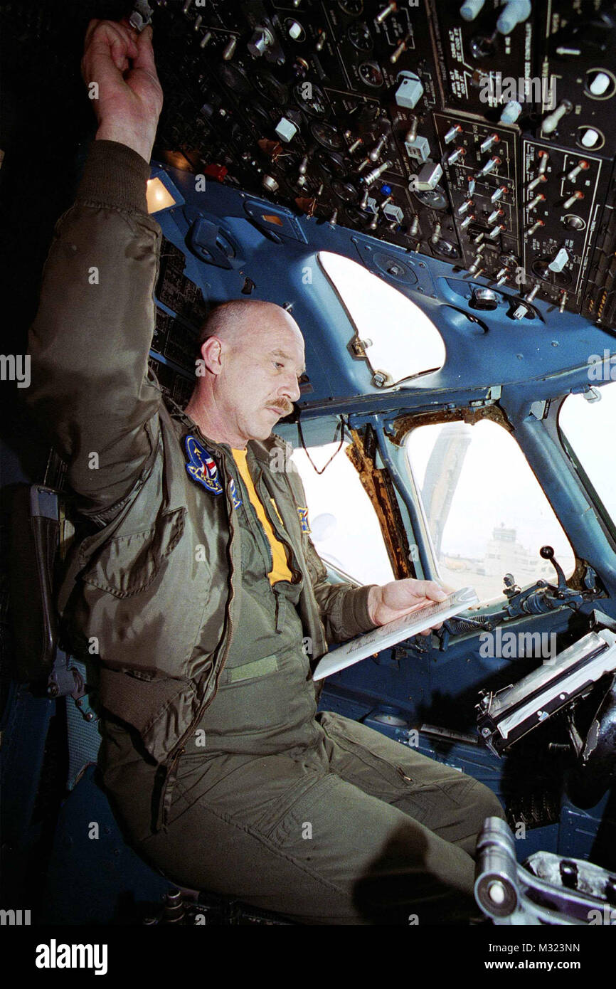 Flight with vr-56. march 27, 2002. to beufort SC pilot- Lt mike gravitt ...