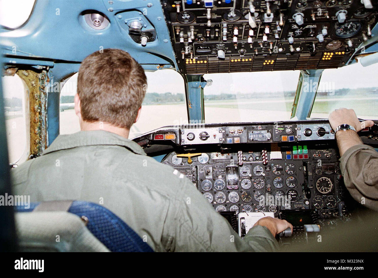 Flight with vr-56. march 27, 2002. to beufort SC pilot- Lt mike gravitt ...