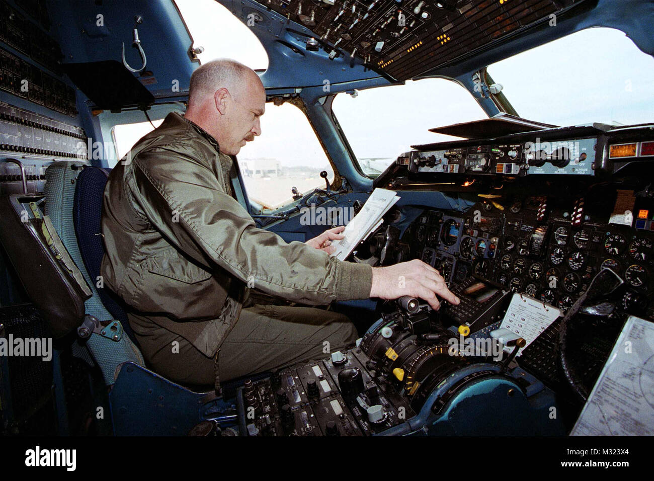 Flight with vr-56. march 27, 2002. to beufort SC pilot- Lt mike gravitt ...