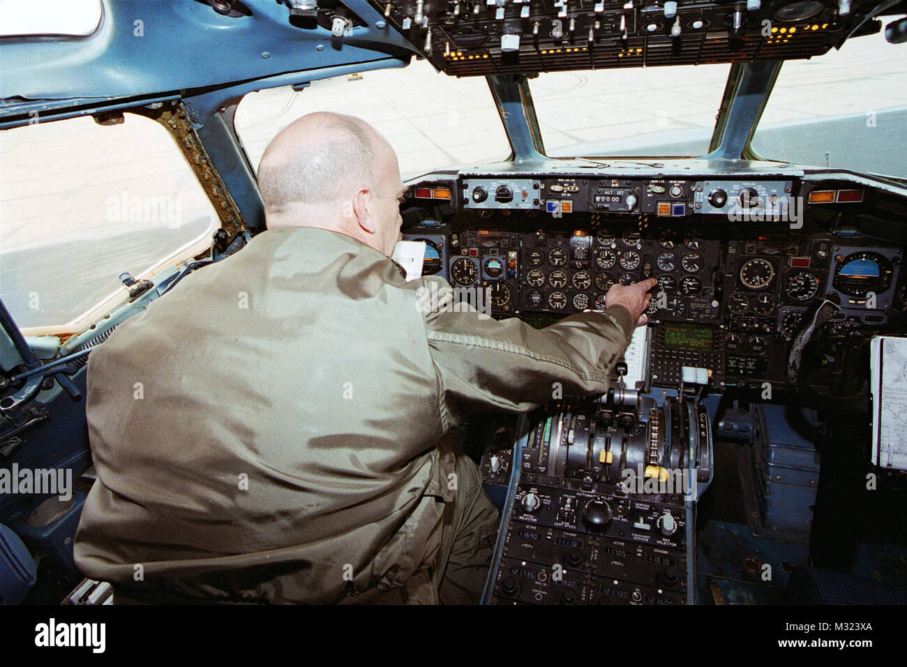 Flight with vr-56. march 27, 2002. to beufort SC pilot- Lt mike gravitt ...