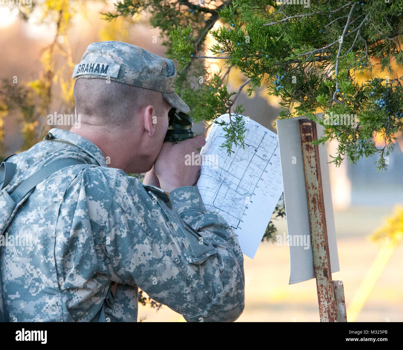 Rifle bearing soldiers hi-res stock photography and images - Alamy