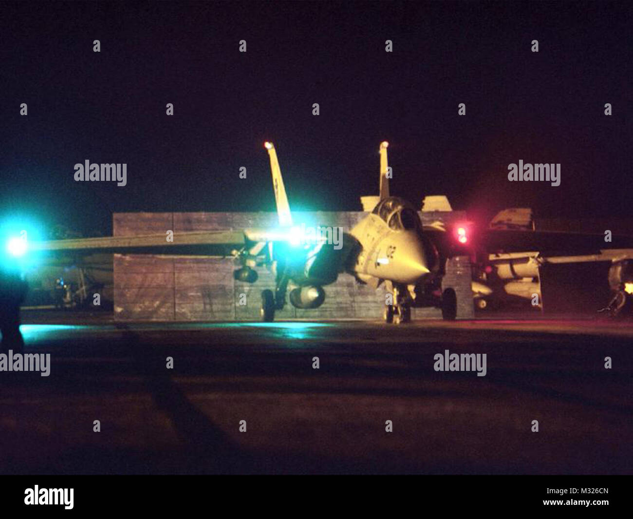 Dark night cat catapult hi-res stock photography and images - Alamy