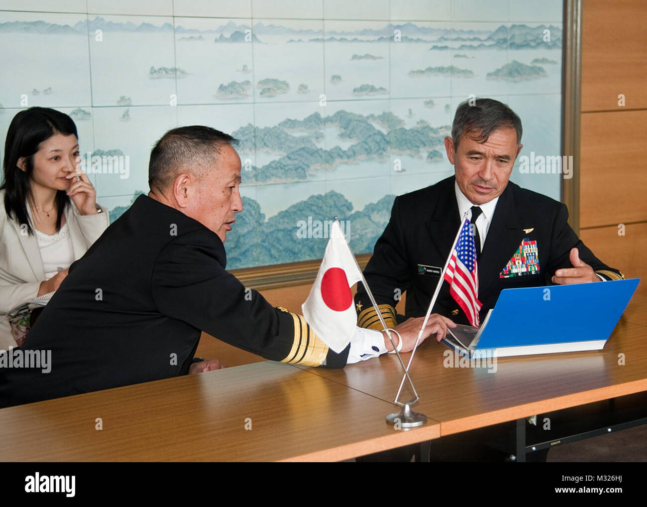 Commander of U.S. Pacific Fleet speaks with vice Adm JMSDF by #PACOM ...