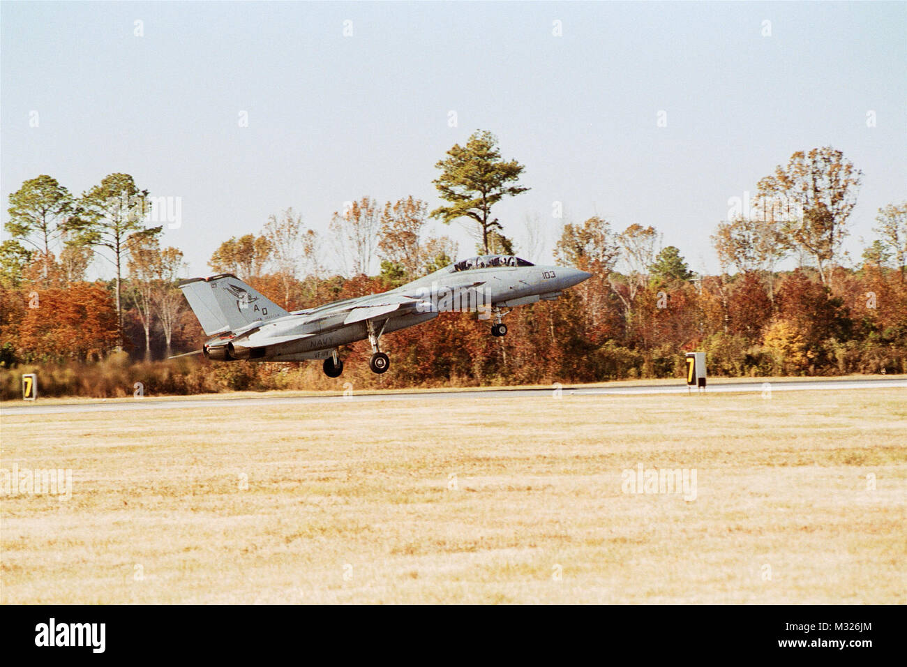 Nas oceana runway hi-res stock photography and images - Alamy